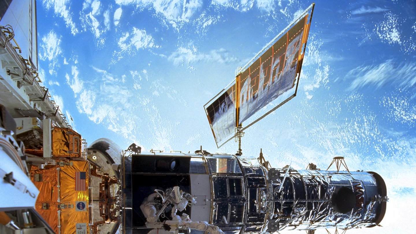 Welt der Physik: 25 Jahre „First Light“ für das Hubble-Teleskop