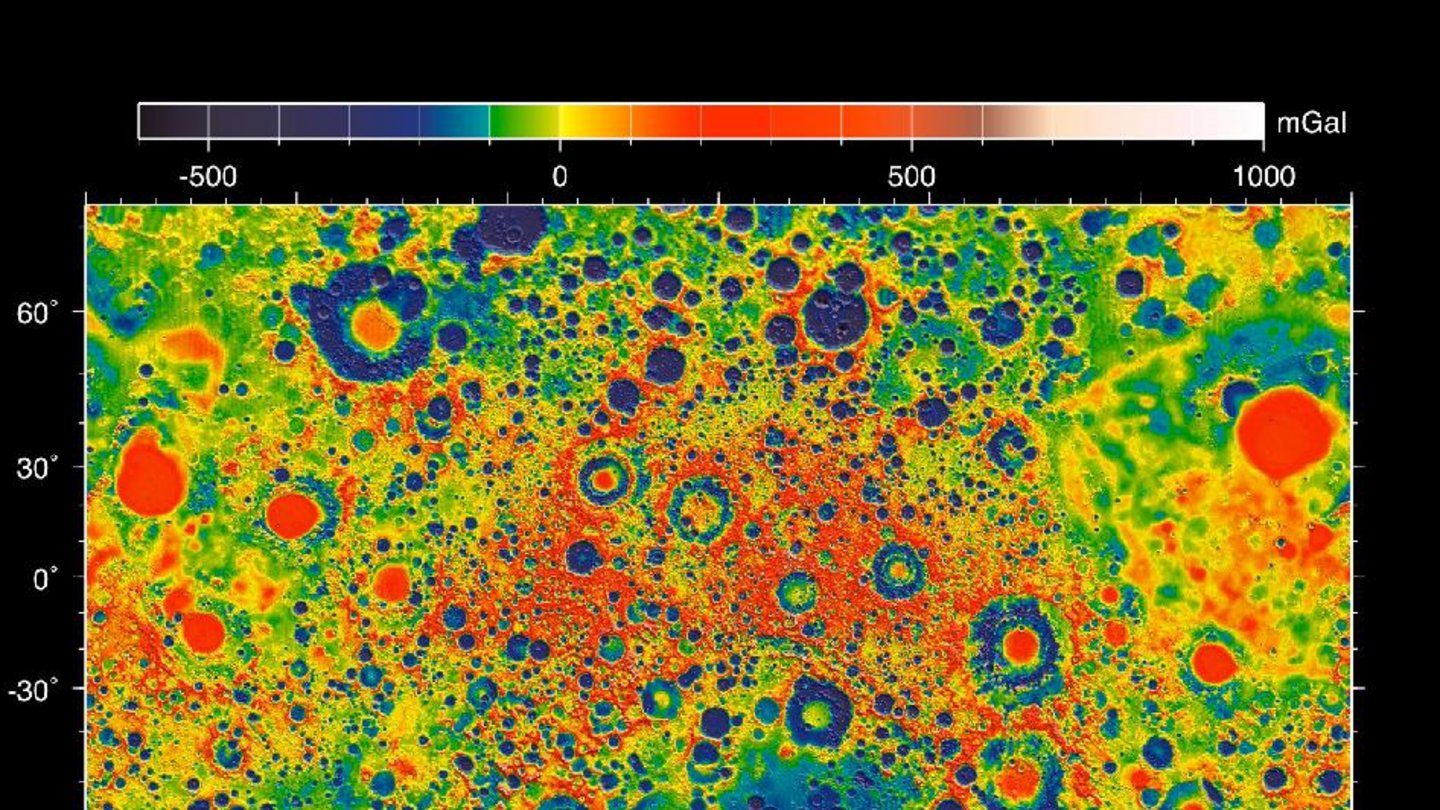 Welt der Physik: Kruste des Mondes von Einschlägen zerbröselt