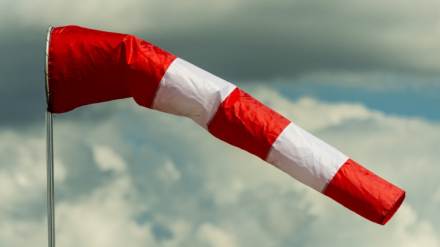 Welt der Physik: Warum klappen Regenschirme bei starkem Wind um?